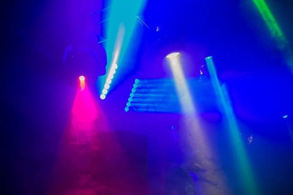 Luces Móviles: La Clave Para Una Iluminación Dinámica ️ CLE